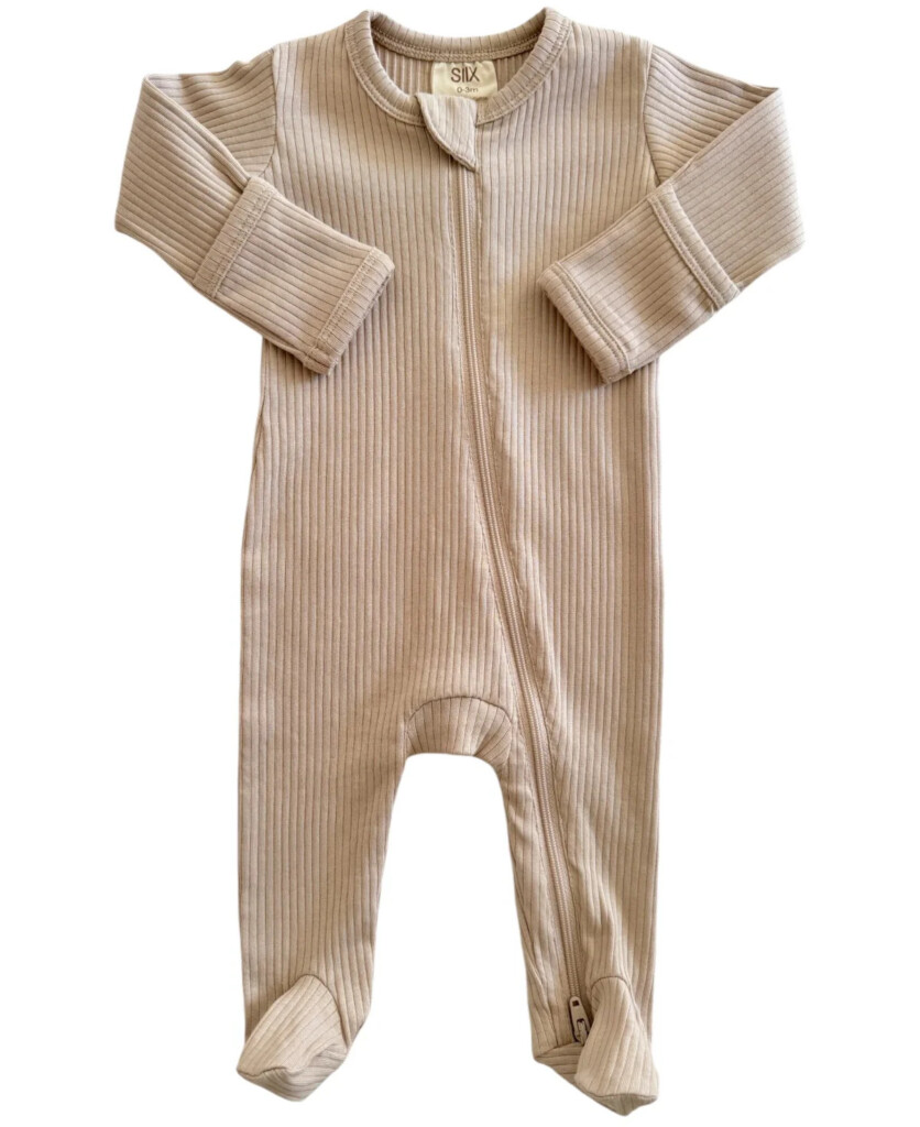 47 Adorable Baby Coming Home Outfits for Boys & Girls - Baby Chick