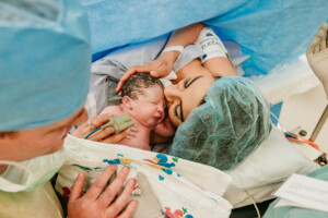 15 Must-Have Photos to Capture During Baby’s First 24 Hours - Baby Chick