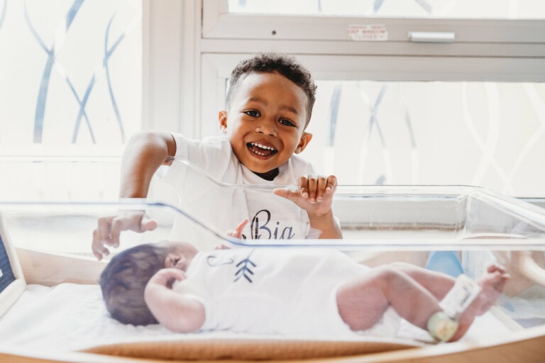 15 Must-Have Photos to Capture During Baby’s First 24 Hours - Baby Chick
